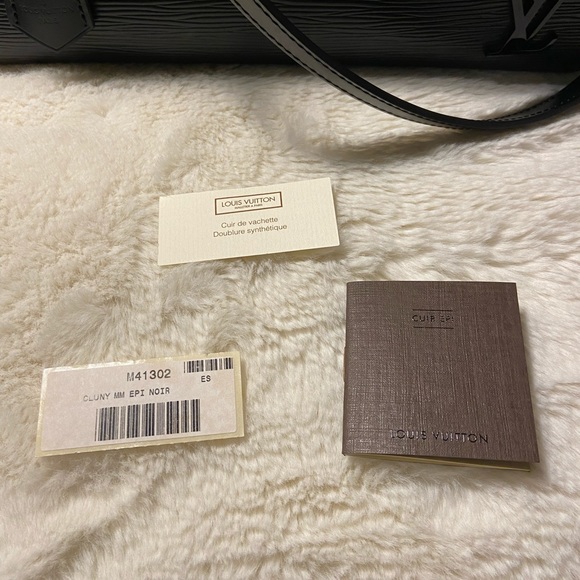 Louis Vuitton | Bags | Authentic Louis Vuitton Cluny Mm Purse | Poshmark